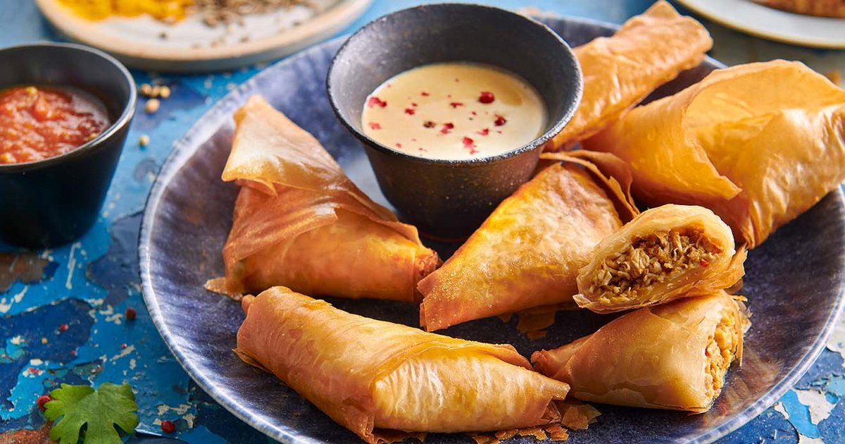 Kylling vindaloo samosa med yoghurtdipp | Kikkoman