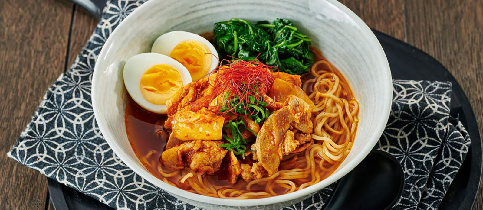 Spicy Kimchi Ramen med svinekjøtt | Kikkoman